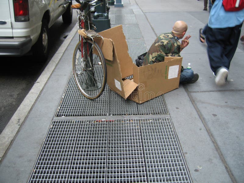 Homme sans foyer photo stock éditorial. Image du grille - 374778