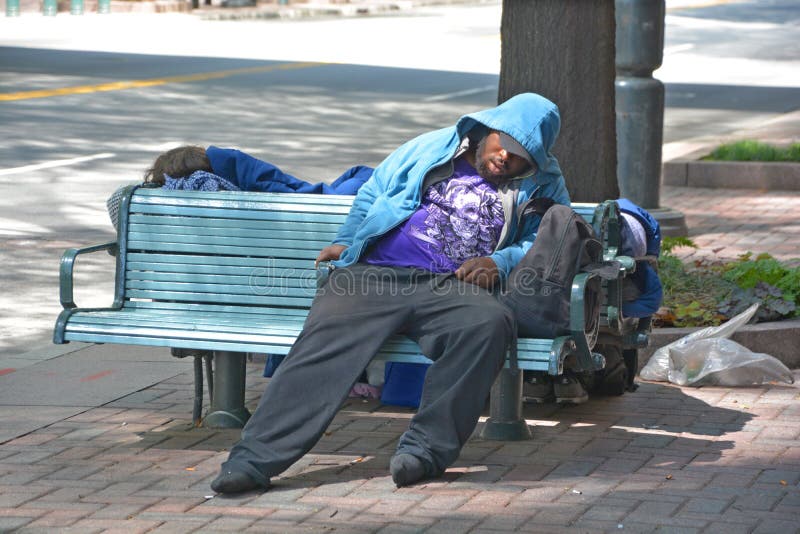 Homme sans foyer photo stock éditorial. Image du charlotte - 73975528