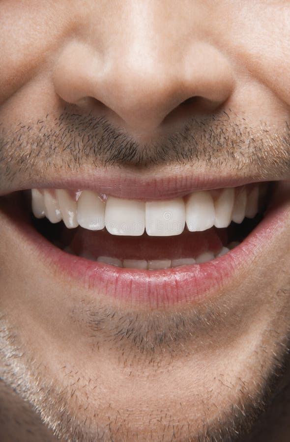 Homme De Sourire Avec Les Dents Parfaites Sur Blanc, Plan Rapproché ...