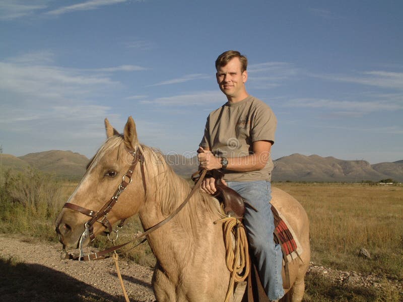 Homme sur un cheval image stock. Image du horseback, cheval - 1138141
