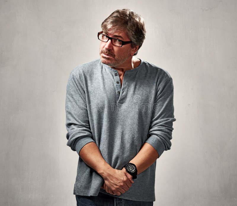 Homme timide de honte image stock. Image du effarouché - 89859531