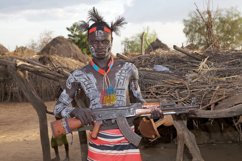 Hutte tribale africaine image stock éditorial. Image du intérieur ...