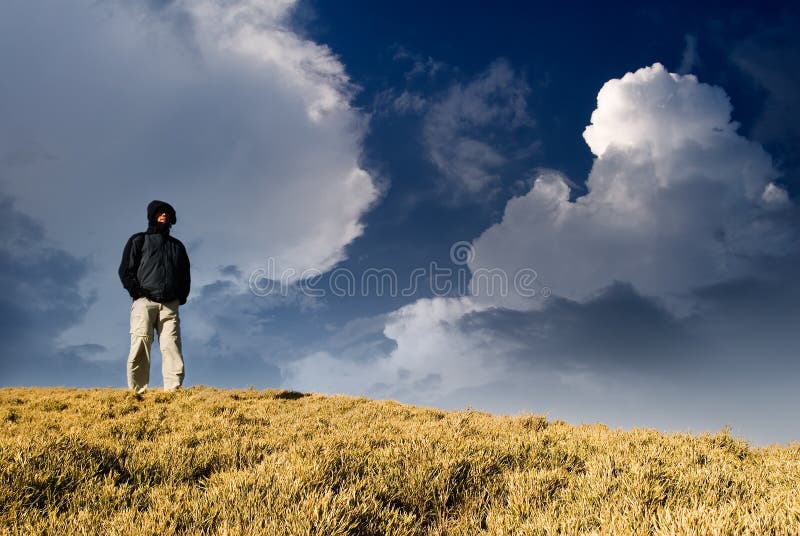 Homme triste photo stock. Image du libre, nuages, asiatique - 11915766