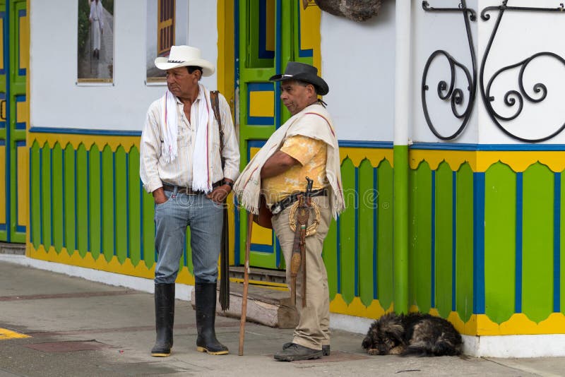 Hommes Colombiens Dehors Dans Salento Image stock éditorial - Image du ...