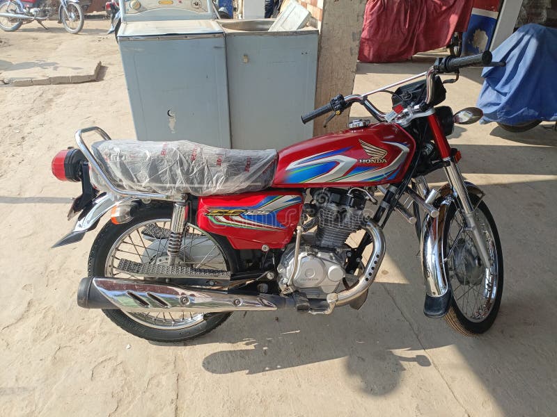 Honda 125 bike editorial image. Image of honda, bike - 356708030