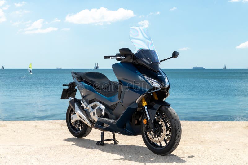 Honda Forza 750 editorial image. Image of panning, headlights - 249929325