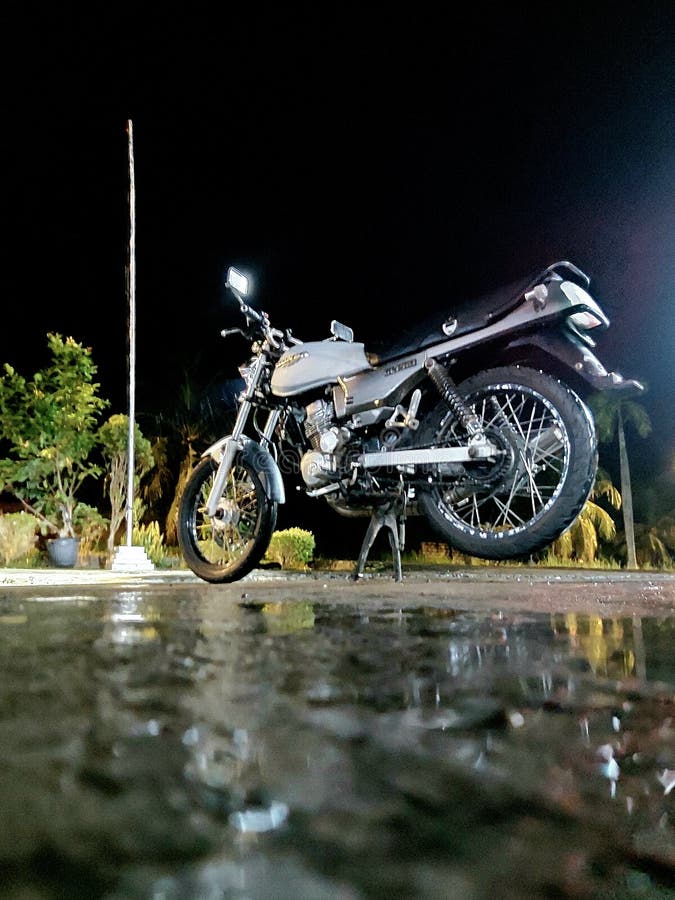 Honda GL Pro Herex editorial image. Image of bike, tree - 263031370