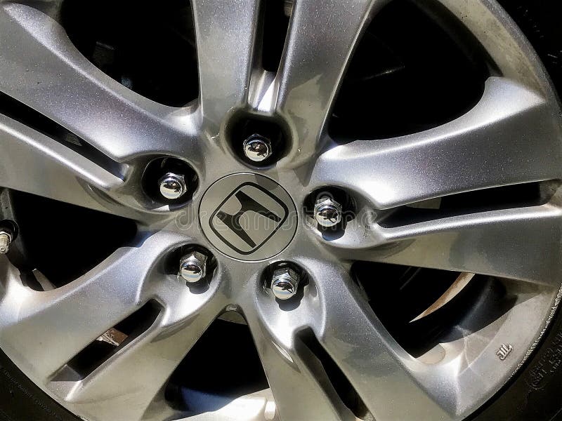 Honda hubcap editorial photography. Image of logo, chrome - 160136297