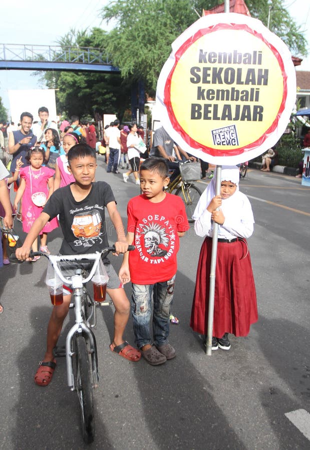 Honest final test editorial photo. Image of student, headmaster - 37532331