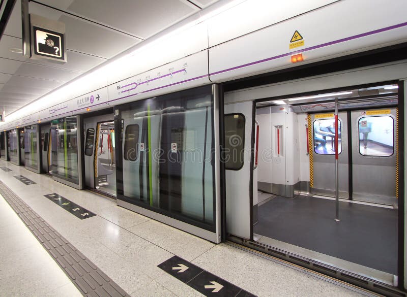 Hong Kong Mass Transit Railway (MTR) Platform Editorial Photo - Image ...