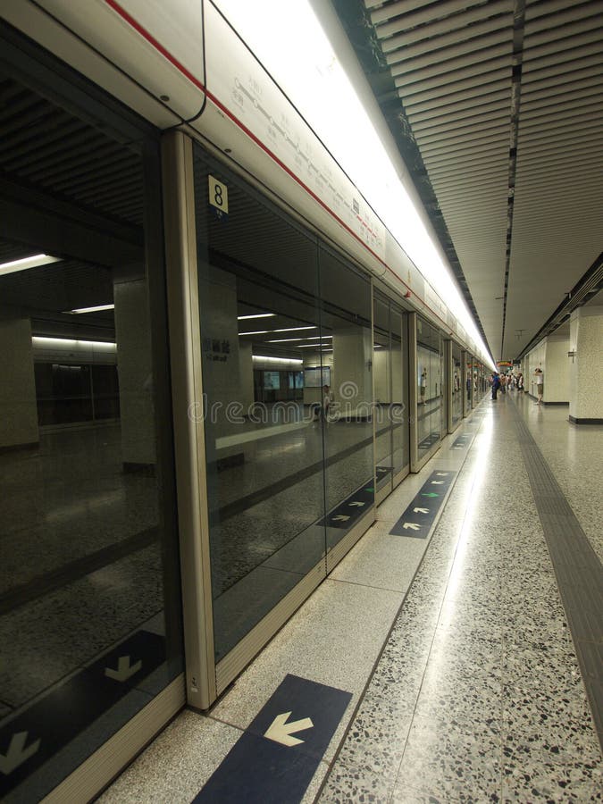 Hong Kong Subway (MTR) editorial photography. Image of stop - 20890342