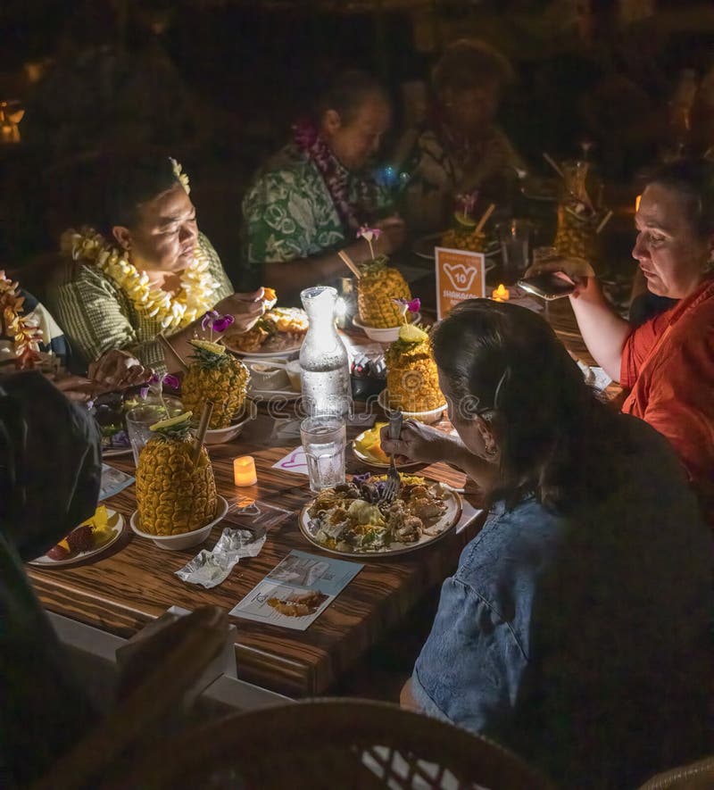 Honolulu, Hawaii, Oct 19, 2022- Shakacon - Eople Eat Dinner in the Dark ...