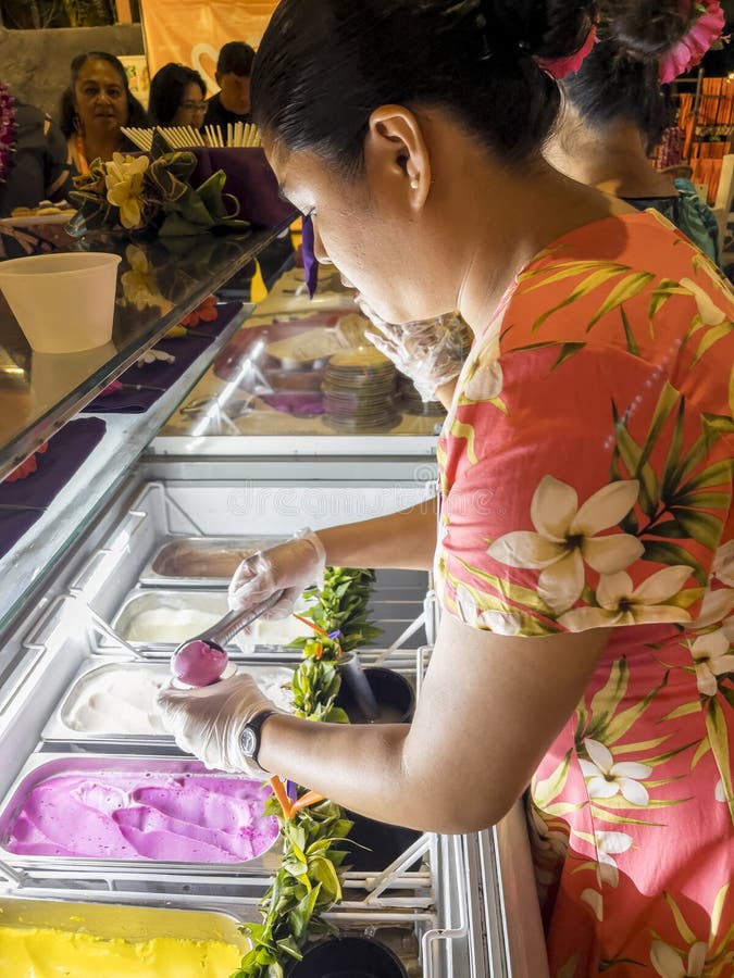 Honolulu, Hawaii, Oct 19, 2022- Shakacon - Server Scoops Dragon Fruit ...