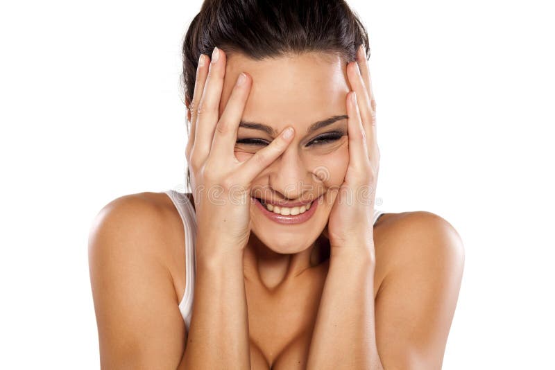 Homme Honteux Souriant Couvrant Son Visage De Main Photo stock - Image ...