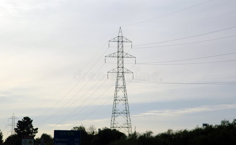 Hoogspanning stock afbeelding. Image of toren, macht, fabriek - 647367