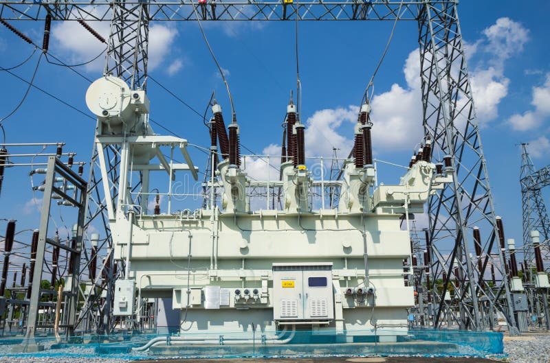 Mobiele De Transformator Van De Hoogspanning Stock Foto - Image of ...