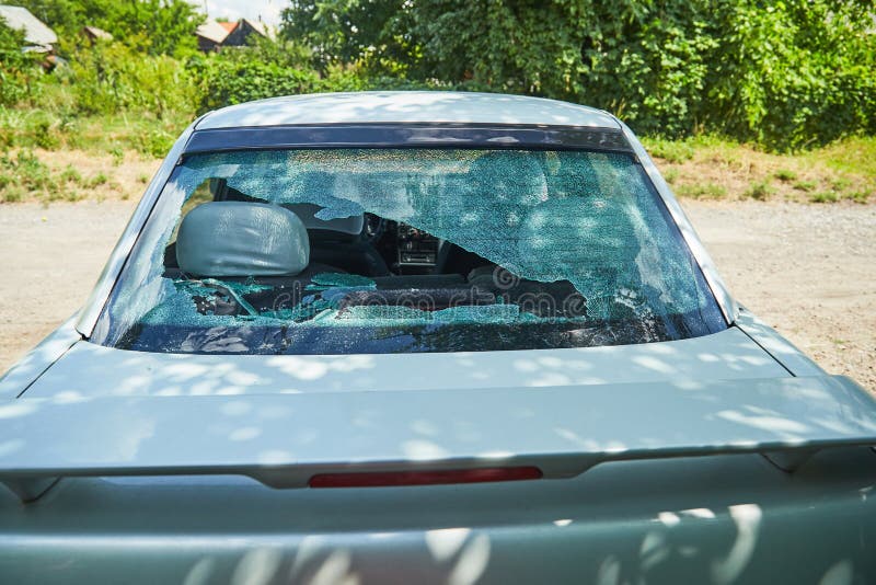 318 Broken Rear Windshield Car Stock Photos - Free & Royalty-Free Stock ...