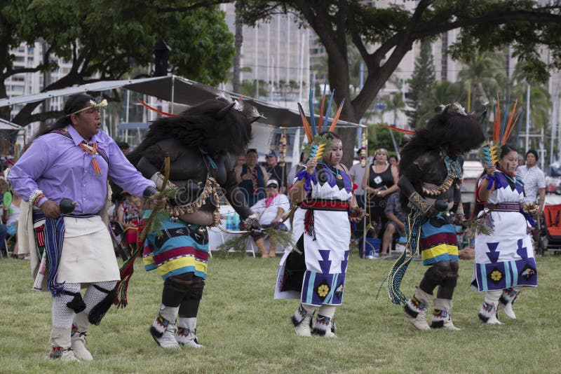 Buffalo Dancer of the 49th Annual United Tribes Pow Wow Editorial Stock ...