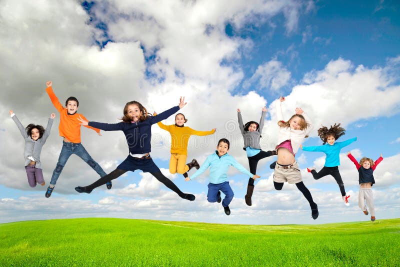 Hoppa för barn fotografering för bildbyråer. Bild av utomhus - 31403741