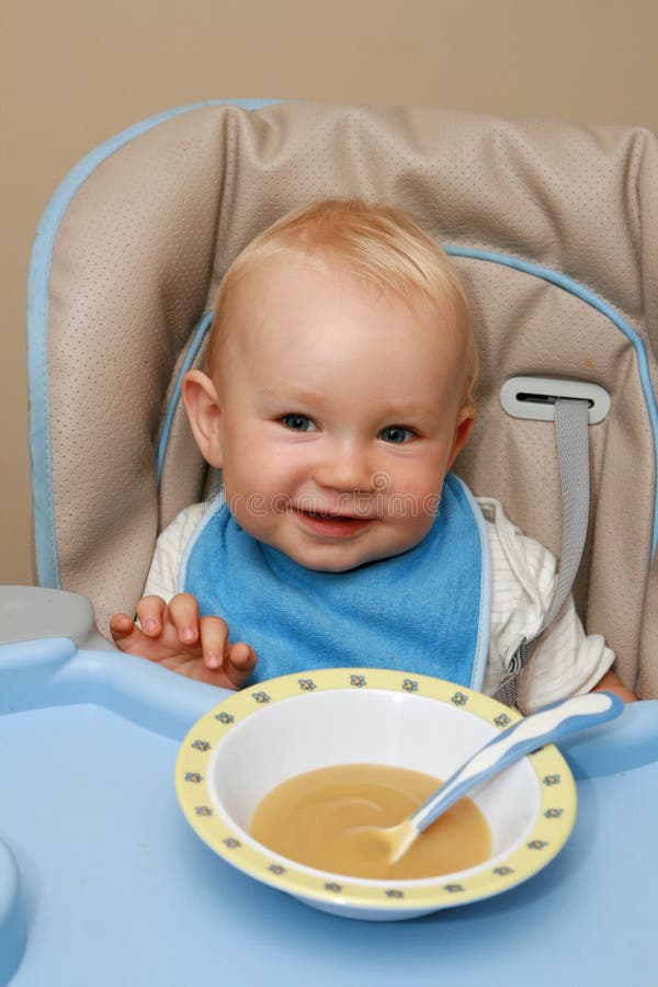 Hora De La Comida Para Un Bebé Foto de archivo - Imagen de hermoso ...