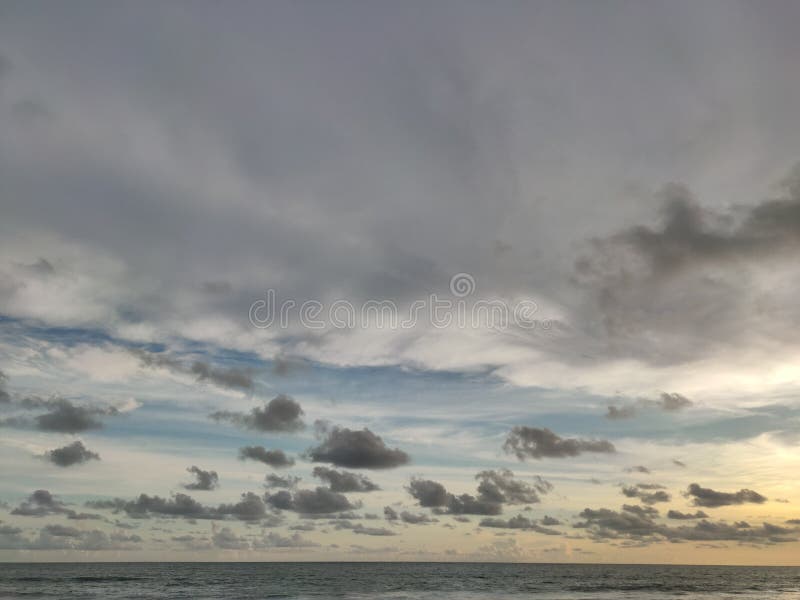 Horizon cloud and sea stock image. Image of dusk, sunrise - 211634937