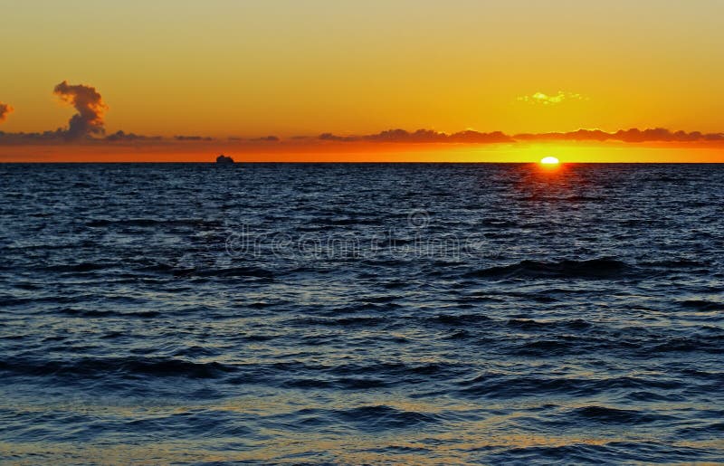 Ligne d'horizon image stock. Image du nuage, clair, horizon - 20331029