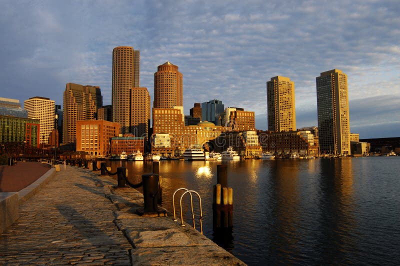 Horizon de Boston la nuit image stock. Image du horizon - 3067907