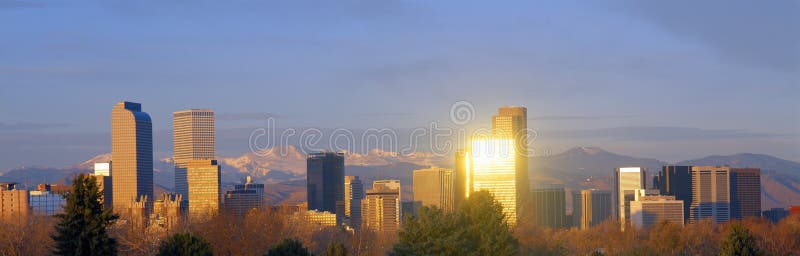 Horizon De Denver Le Colorado Photo stock éditorial - Image du urbain ...
