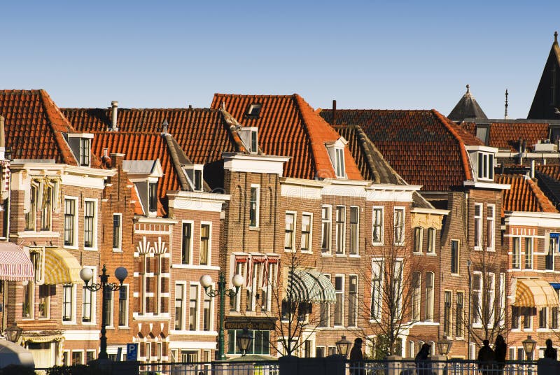 Ville de Leyde image stock éditorial. Image du maisons - 19828074