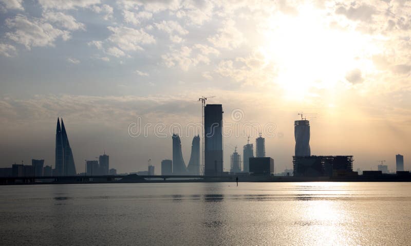 Horizon De Ville De Manama, Bahrain Gratte-ciel Dans La Brume Image ...