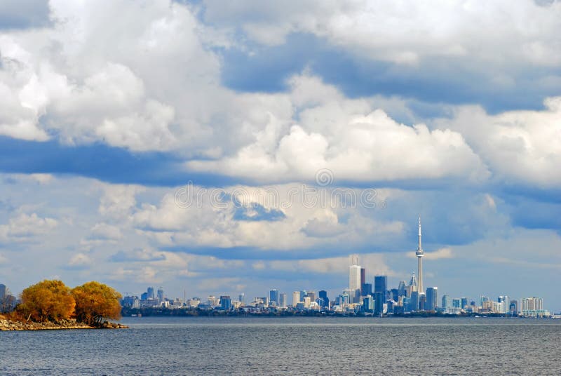 Horizon de Toronto image stock. Image du cityscape, ondes - 3552835