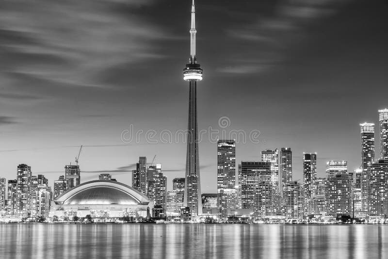 Horizon de Toronto image stock éditorial. Image du ville - 73983744
