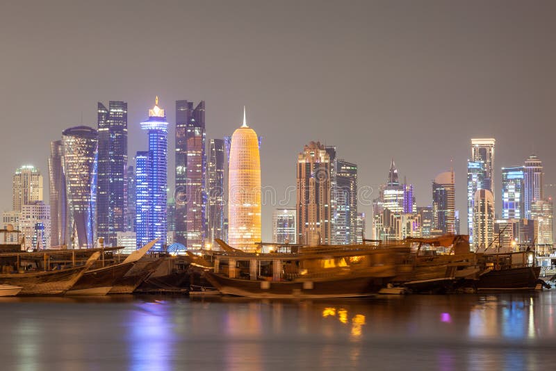 Horizon De Ville De Doha La Nuit, Qatar Photo stock - Image du ...