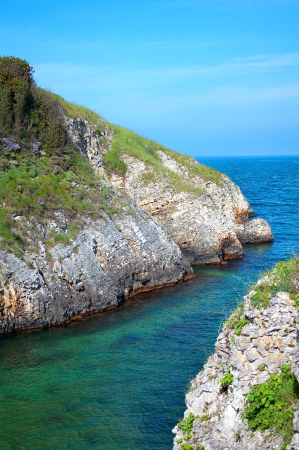 320,779 Paysage De Bord De Mer Avec Des Rochers Photos libres de droits ...