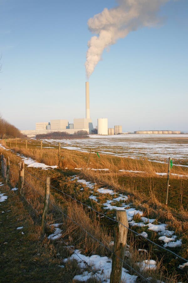 Pollution d'usine photo stock. Image du industrie, fumée - 2400890