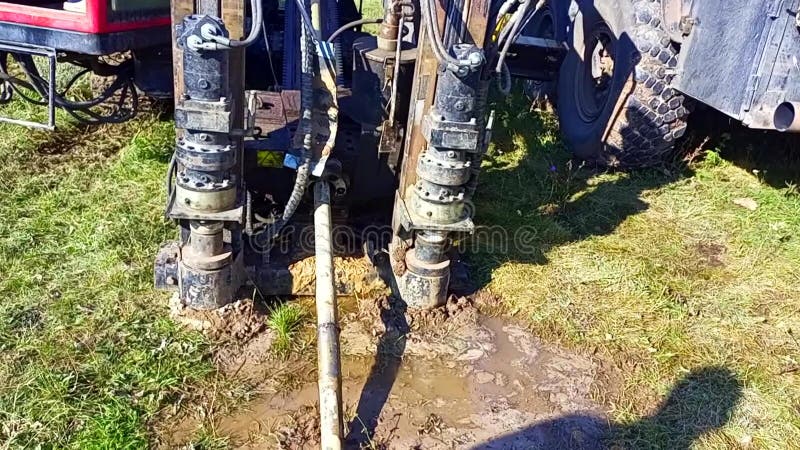 The Horizontal Drilling Rig Lowers the Rotary Drill and the Process of ...