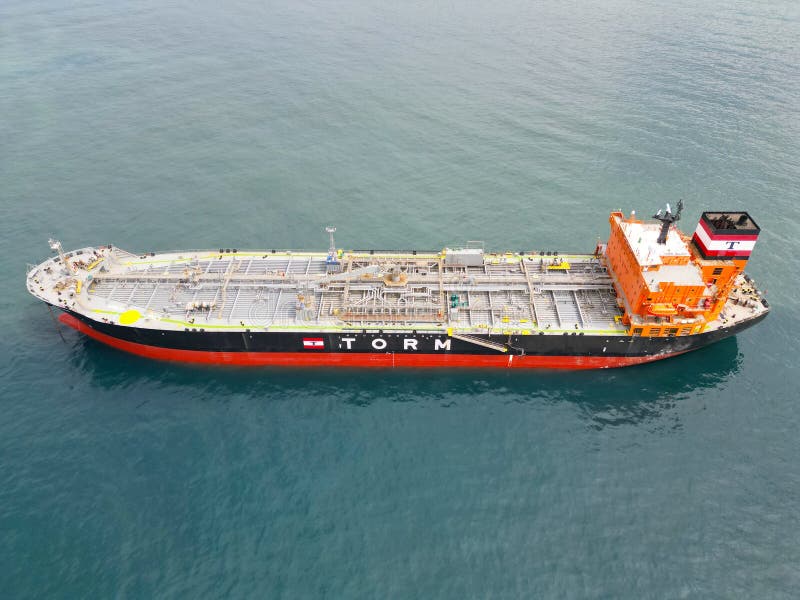 Horizontal Perspective: Cargo Ship in Acapulco Bay - Level View ...