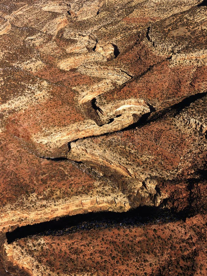 Paysage Rocheux et Rivière image stock. Image du falaises - 13046077