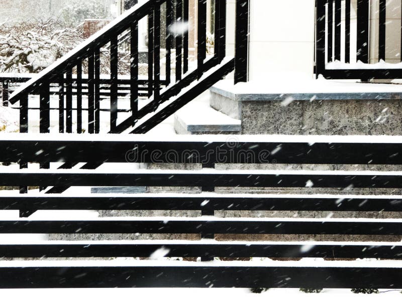 Vertical and Horizontal Lines on Buildings Provide Interesting Contrast ...