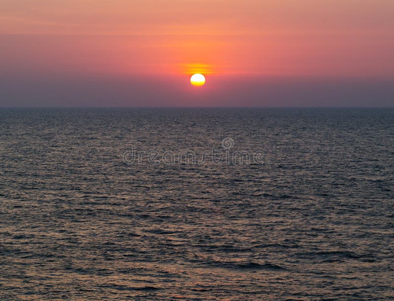 Horizontal Vivid Vibrant Dramatic Sunset in Indian Ocean Backgro Stock ...