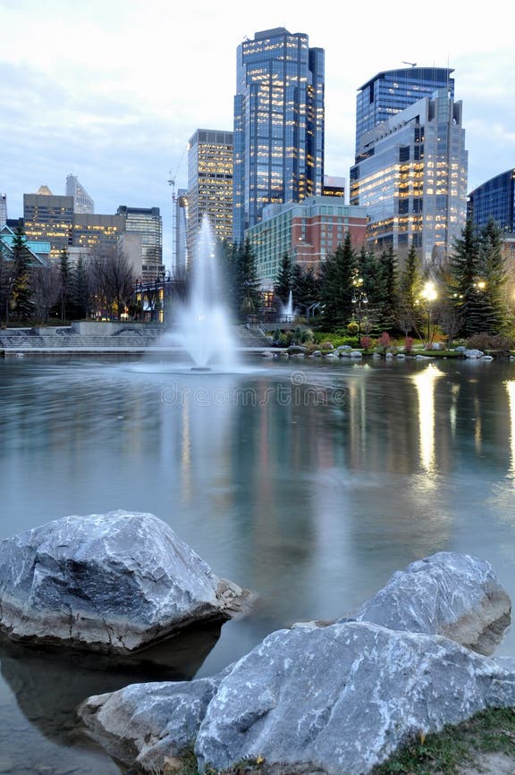 Horizonte de Calgary foto de archivo. Imagen de arqueamiento - 16413526