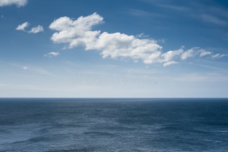 Horizonte Oceánico Con Nubes Imagen de archivo - Imagen de océano ...