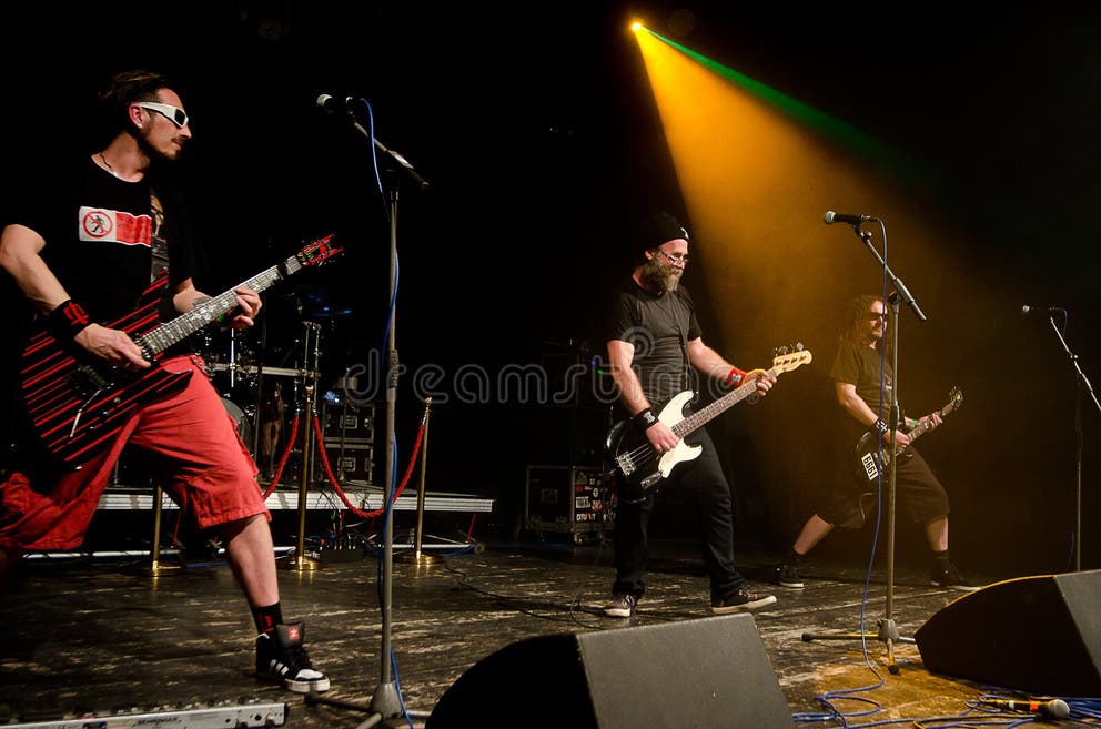 Horkyze Slize 编辑类图片. 图片 包括有 性能, 节假日, 音乐, 享用, 流行音乐, 现有量 - 67746795