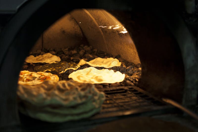 Pan de piedra del horno imagen de archivo. Imagen de horno - 64566531