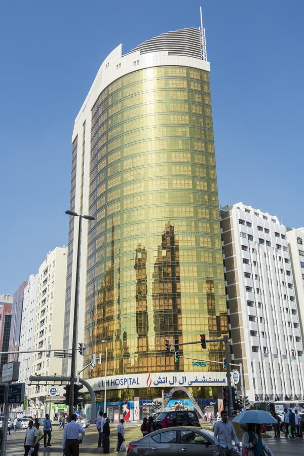 Hospital Abu Dhabi de LLH foto editorial. Imagen de calle - 35719386