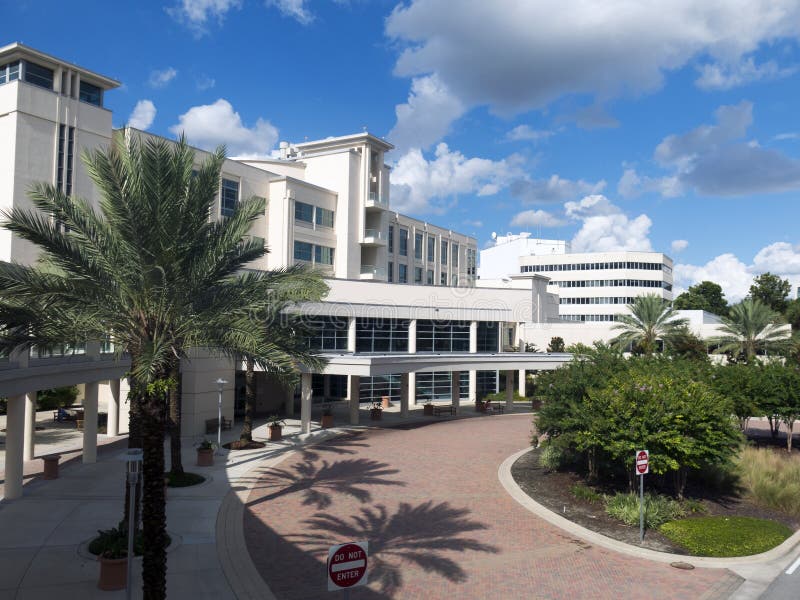 Hospital Moderno foto de archivo. Imagen de verde, perspectiva - 32998548