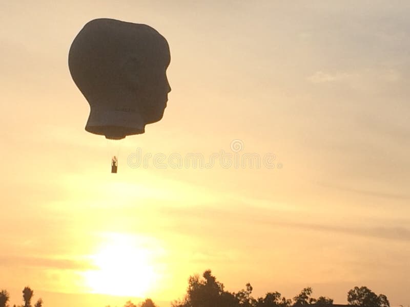 Hot air balloon editorial image. Image of head, balloon - 127154810