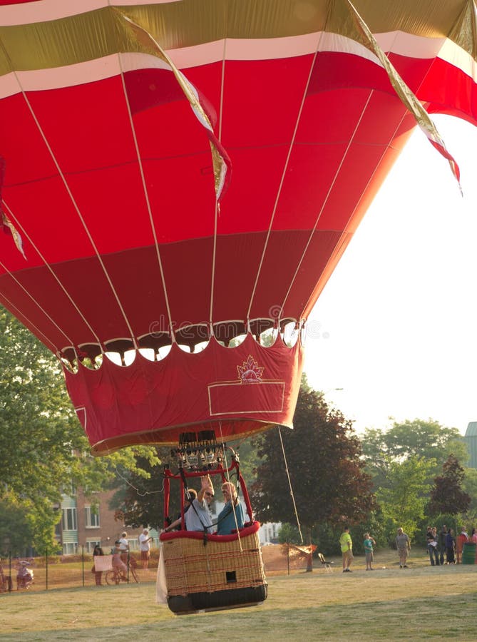 Hot air balloon take off editorial photography. Image of ship - 25722287