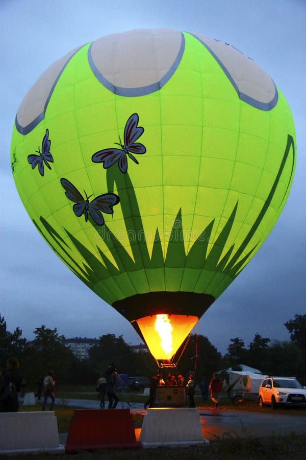 Hot Air Baloon Starting To Fly in the Evening Sky Editorial Image ...