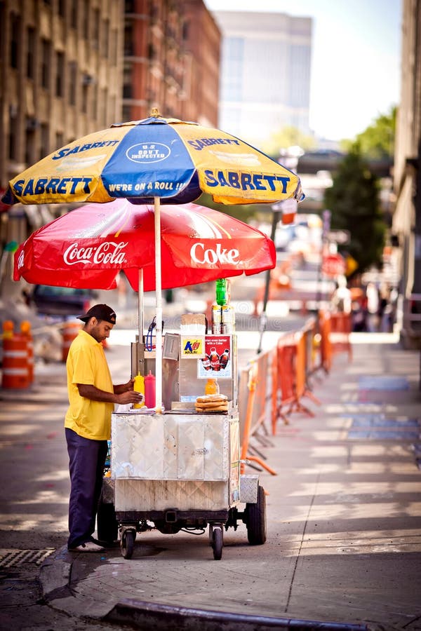 New York City Hot Dog Cart editorial photography. Image of lunch - 20185062